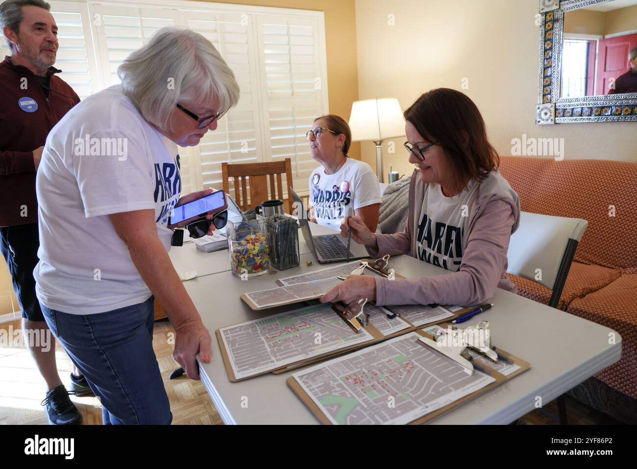 Mesa, USA. 03rd Nov, 2024. Jessica Gronberg gives street assignments to ...