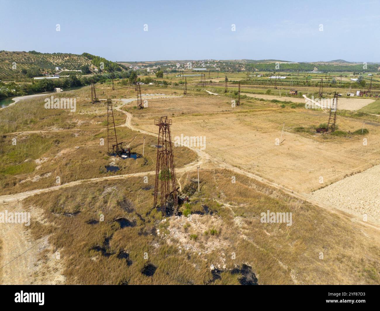 Heavy crude oil pump vintage hi-res stock photography and images - Alamy