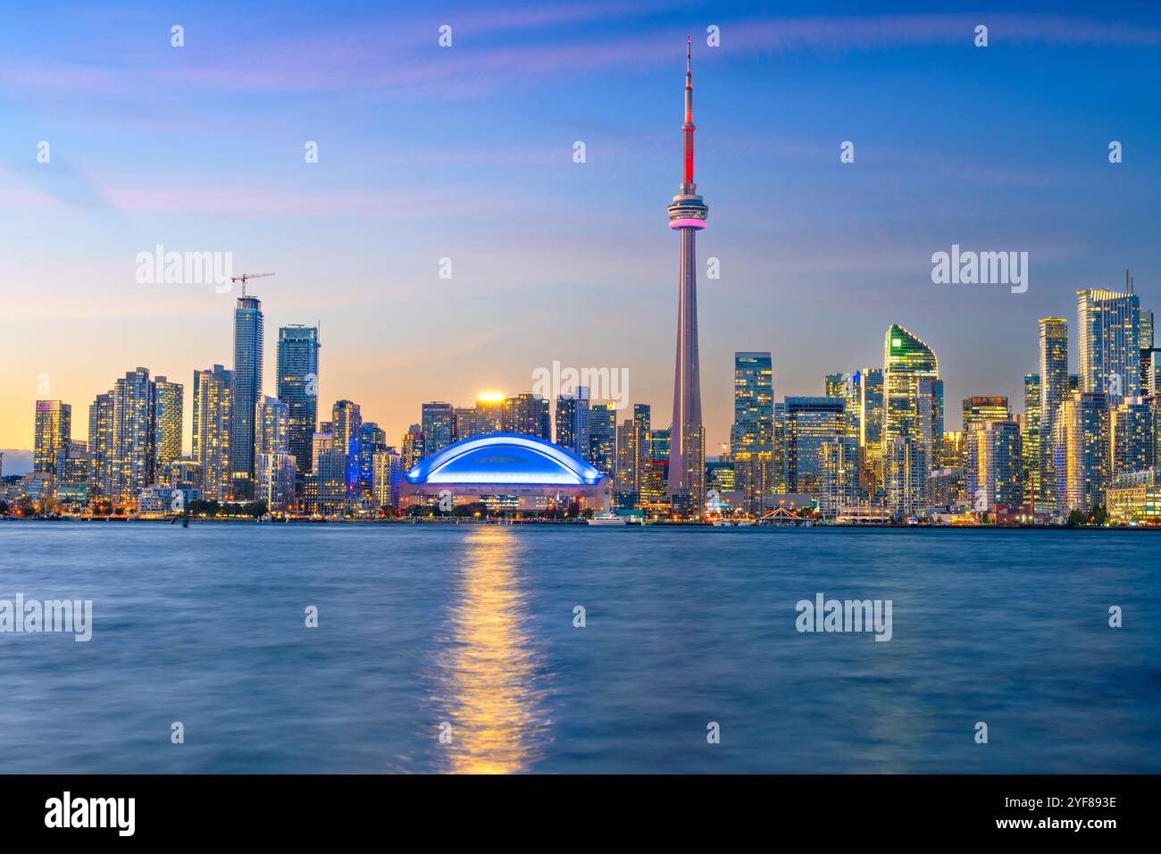 Toronto skyline cityscape cn tower hi-res stock photography and images ...