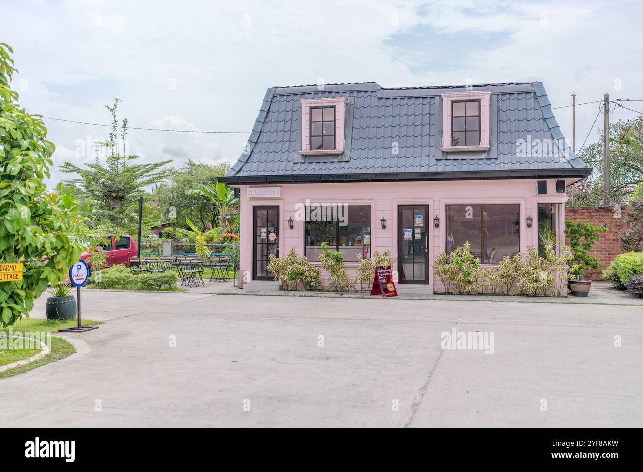 Trees in klang hi-res stock photography and images - Alamy