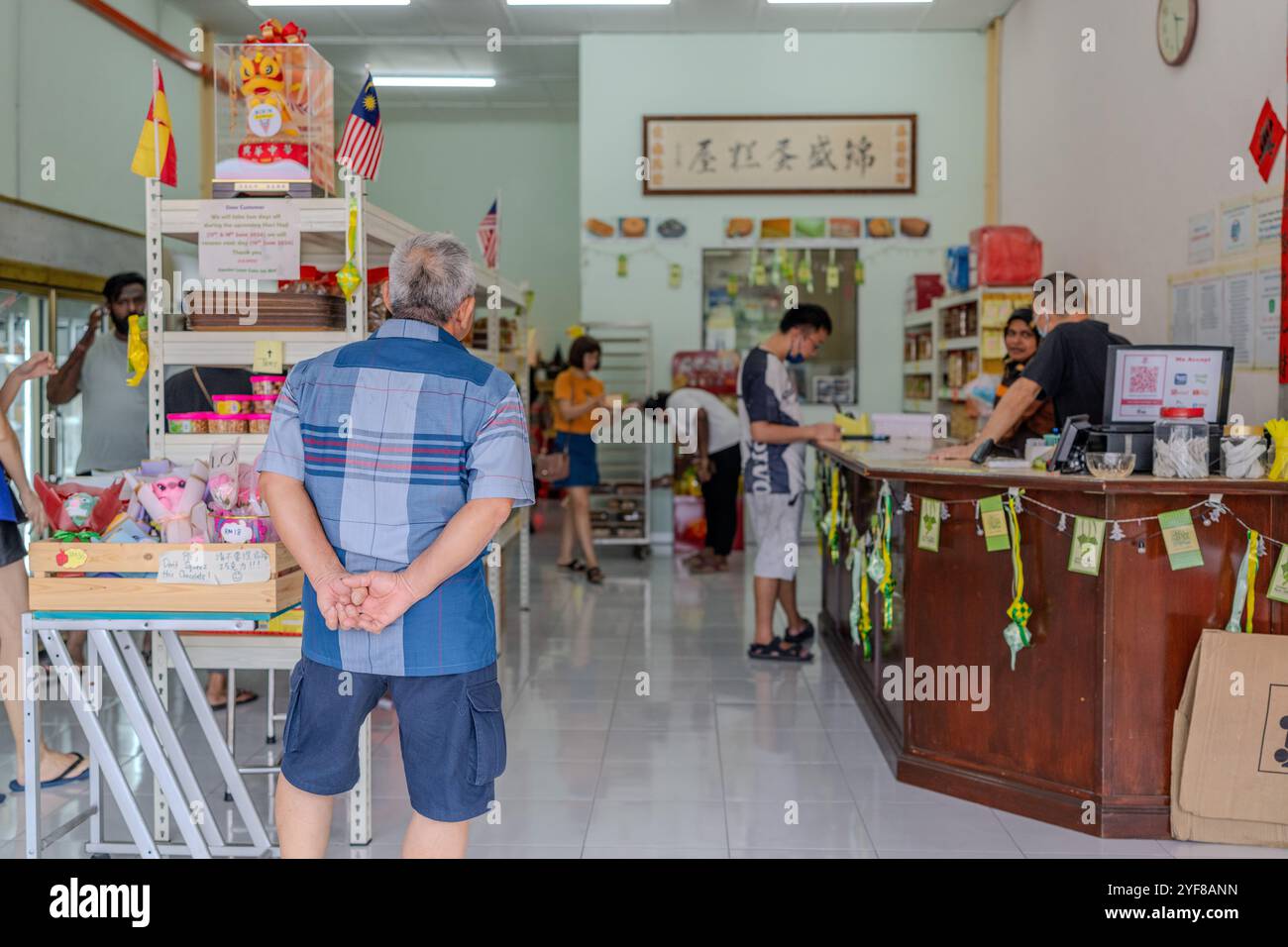 Buying cake at very famous local cake shop in Jalan Raya Timur, Kawasan ...