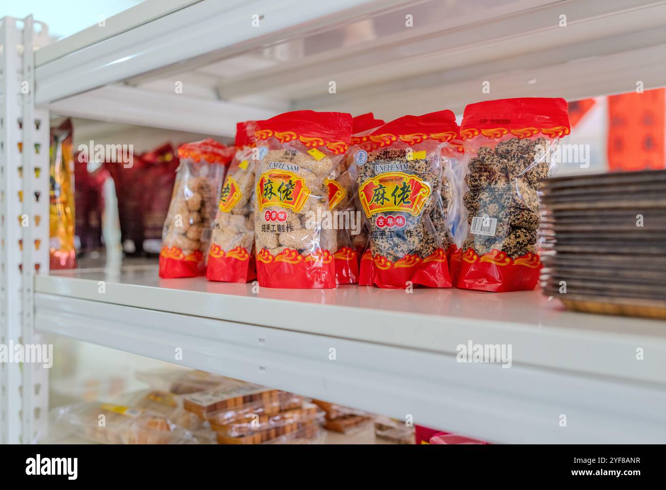 Buying cake at very famous local cake shop in Jalan Raya Timur, Kawasan ...