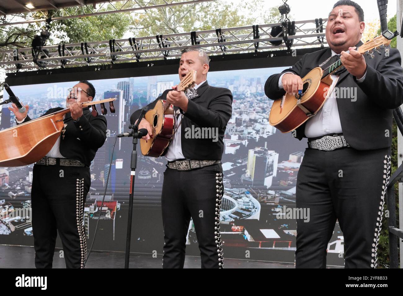 Atlanta, Georgia, USA. 3rd Nov, 2024. Members of mariachi band MARIACHI ...