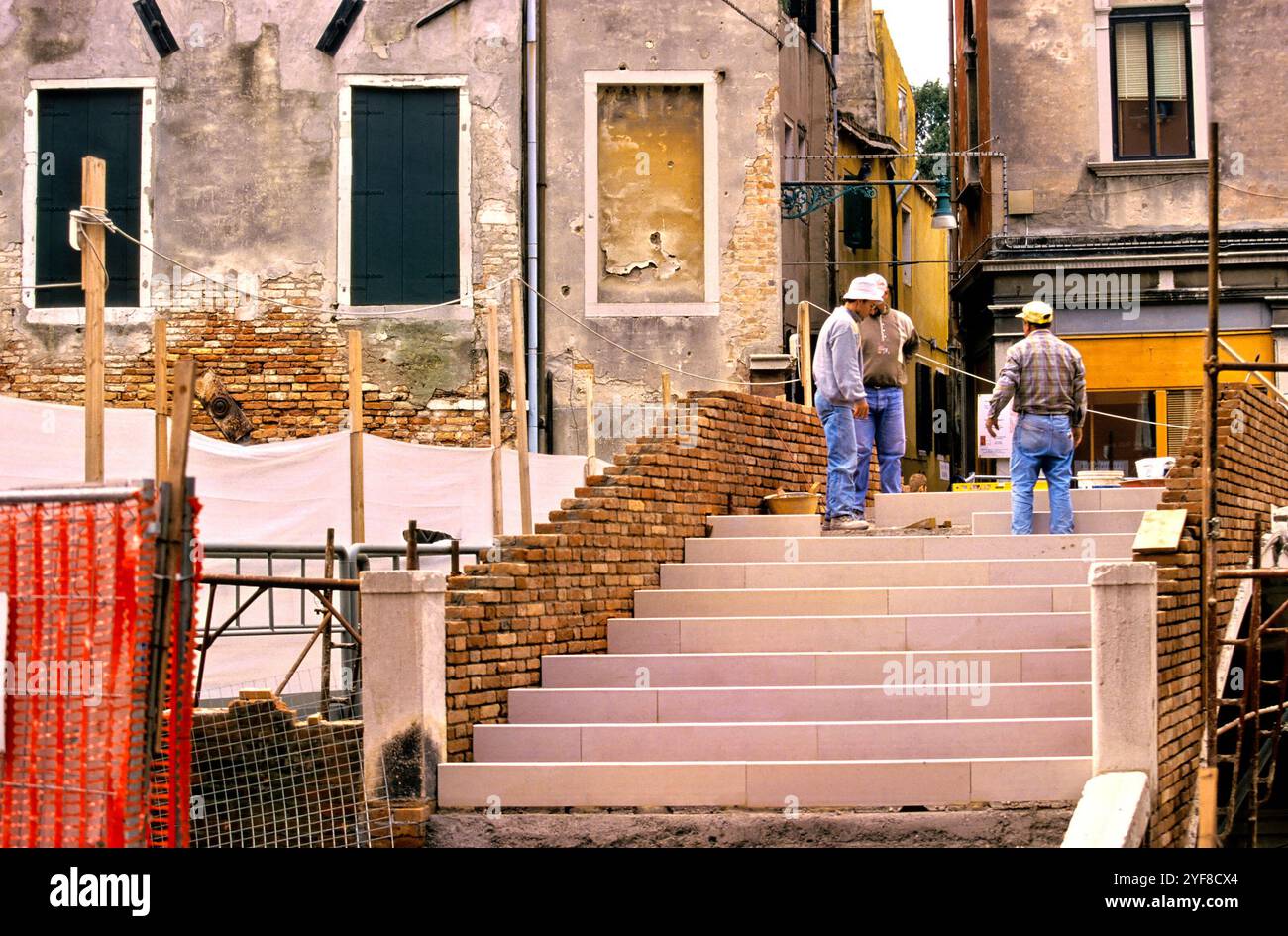 Italian construction workers hi-res stock photography and images - Alamy