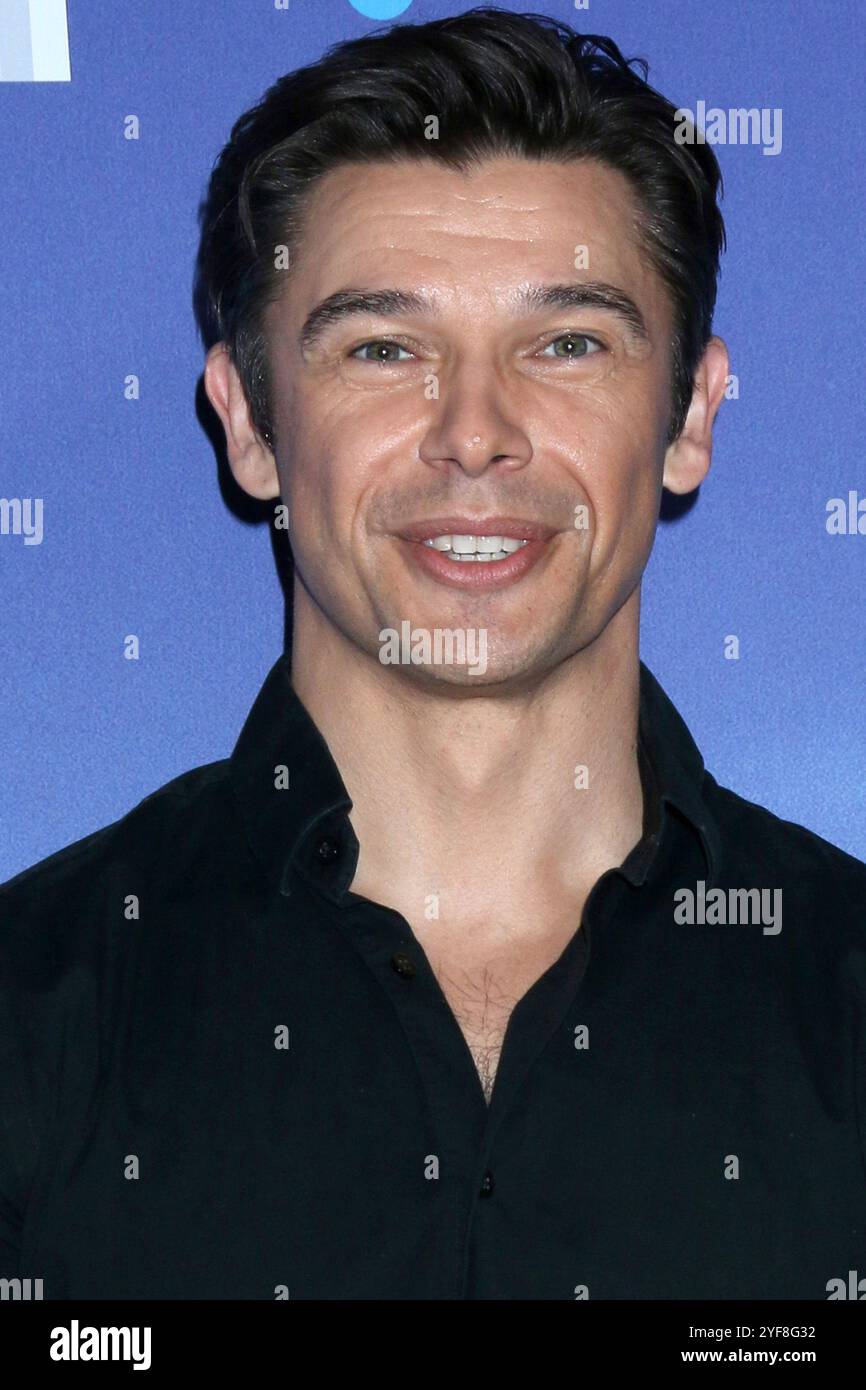 LOS ANGELES - NOV 2: Paul Telfer at the A Day of Days Fan Event at ...