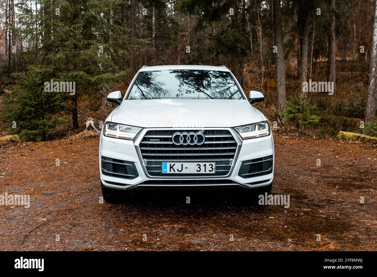 All-new white Audi quattro Q7 3.0 TFSI. Audi Q7 SUV is powered by 3.0 ...