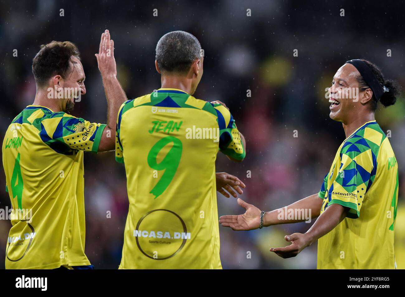Ronaldinho of Ronaldinho's XI with teammates during the Joga Bonito ...