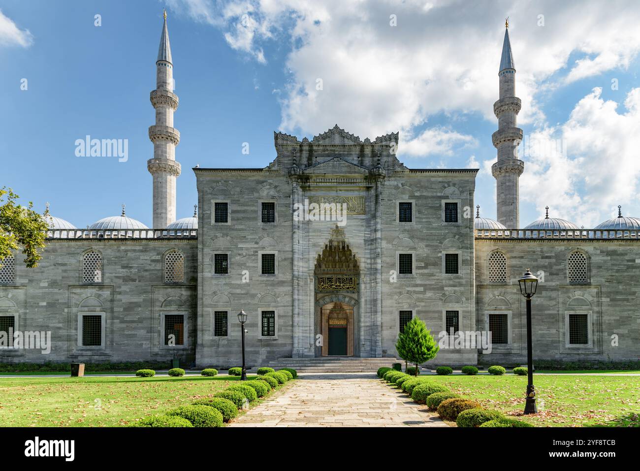 Western gate to the Suleymaniye Mosque in Istanbul, Turkey Stock Photo ...