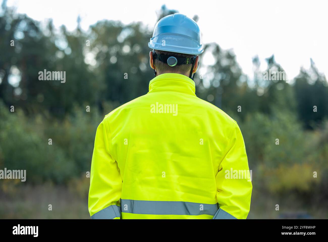 Engineer making phone call hi-res stock photography and images - Alamy