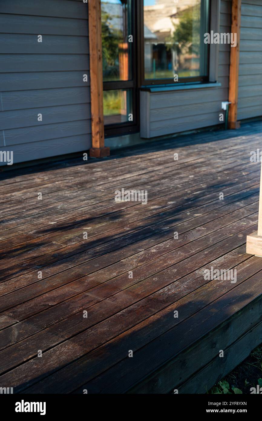 Wet terrace wood planks boards with narrow DOF Stock Photo - Alamy