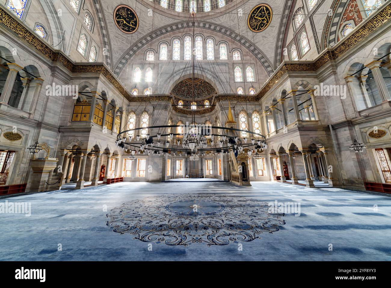 Interior of the Nuruosmaniye Mosque, Istanbul, Turkey Stock Photo - Alamy
