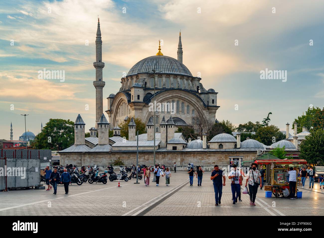 Nuruosmaniye mosque dome hi-res stock photography and images - Alamy