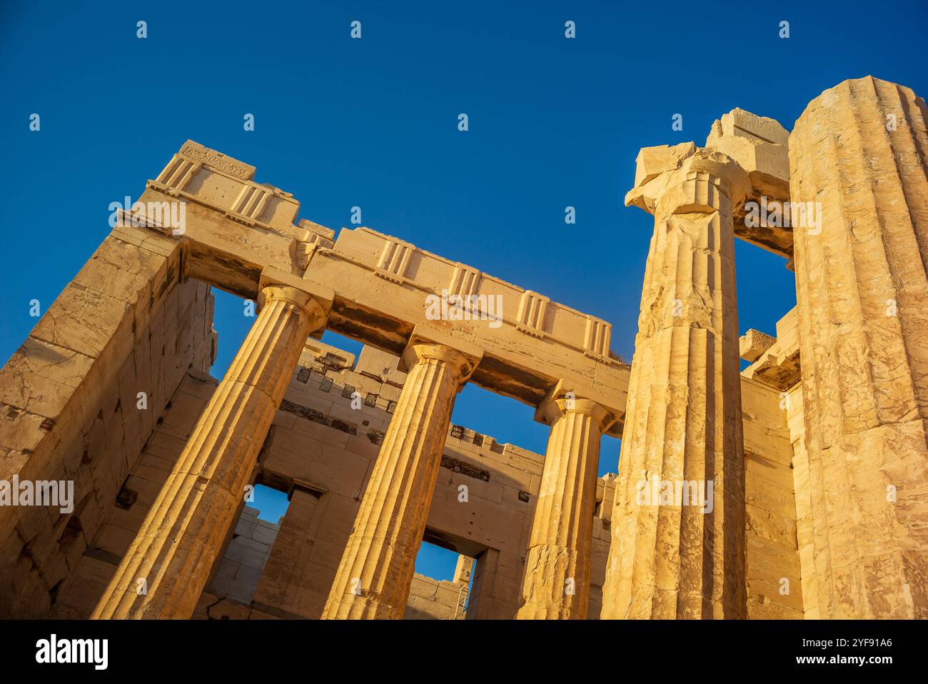 acropolis temple in athens greece *** akropolis-tempel in athen ...