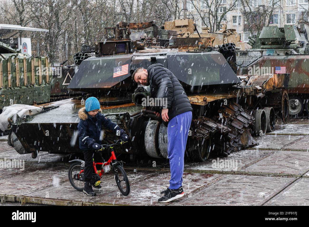 People look at a US-made M1 Abrams battle tank captured by Russian ...