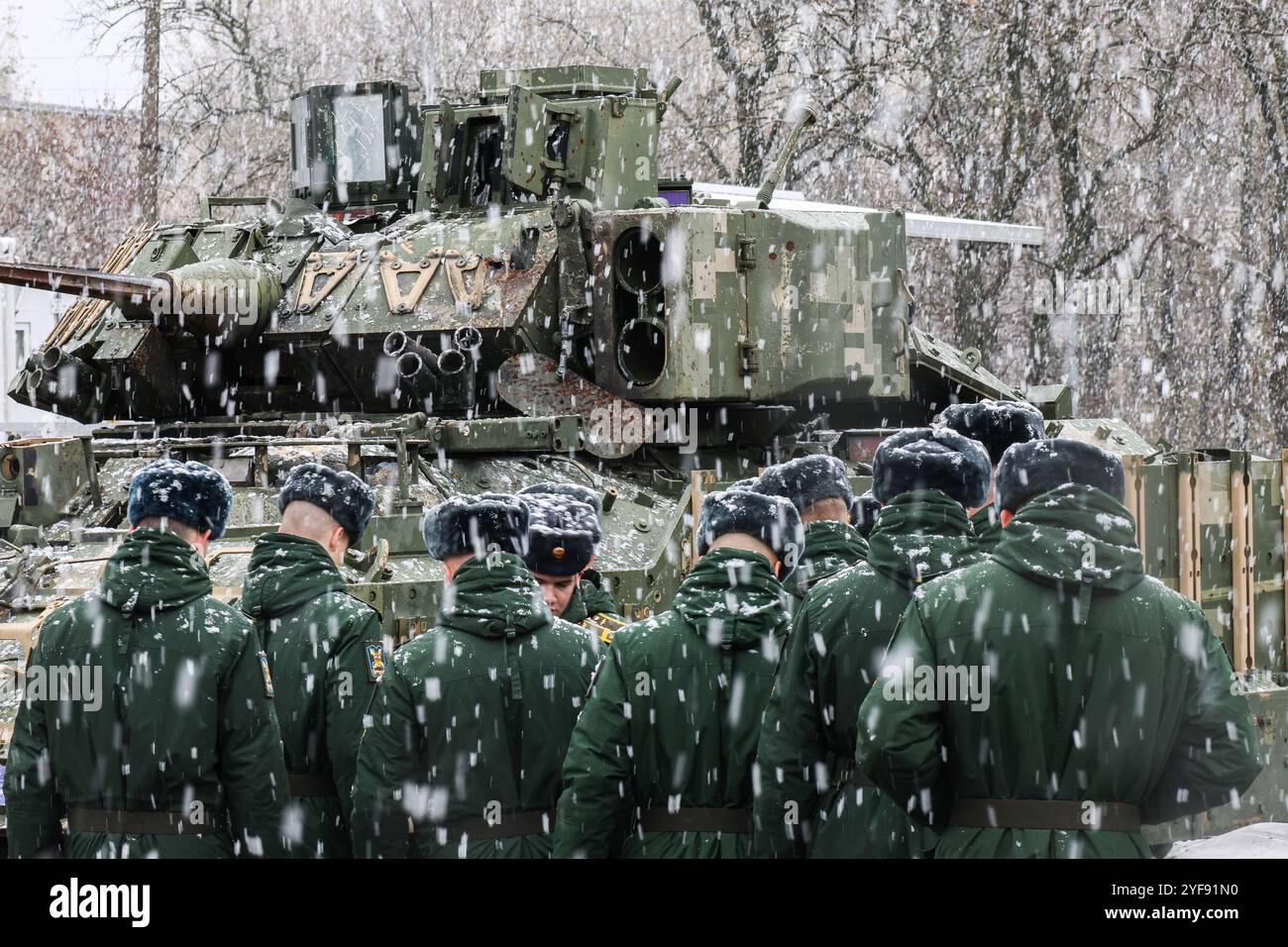 Russian servicemen stand next to a US-made M1 Abrams battle tank ...