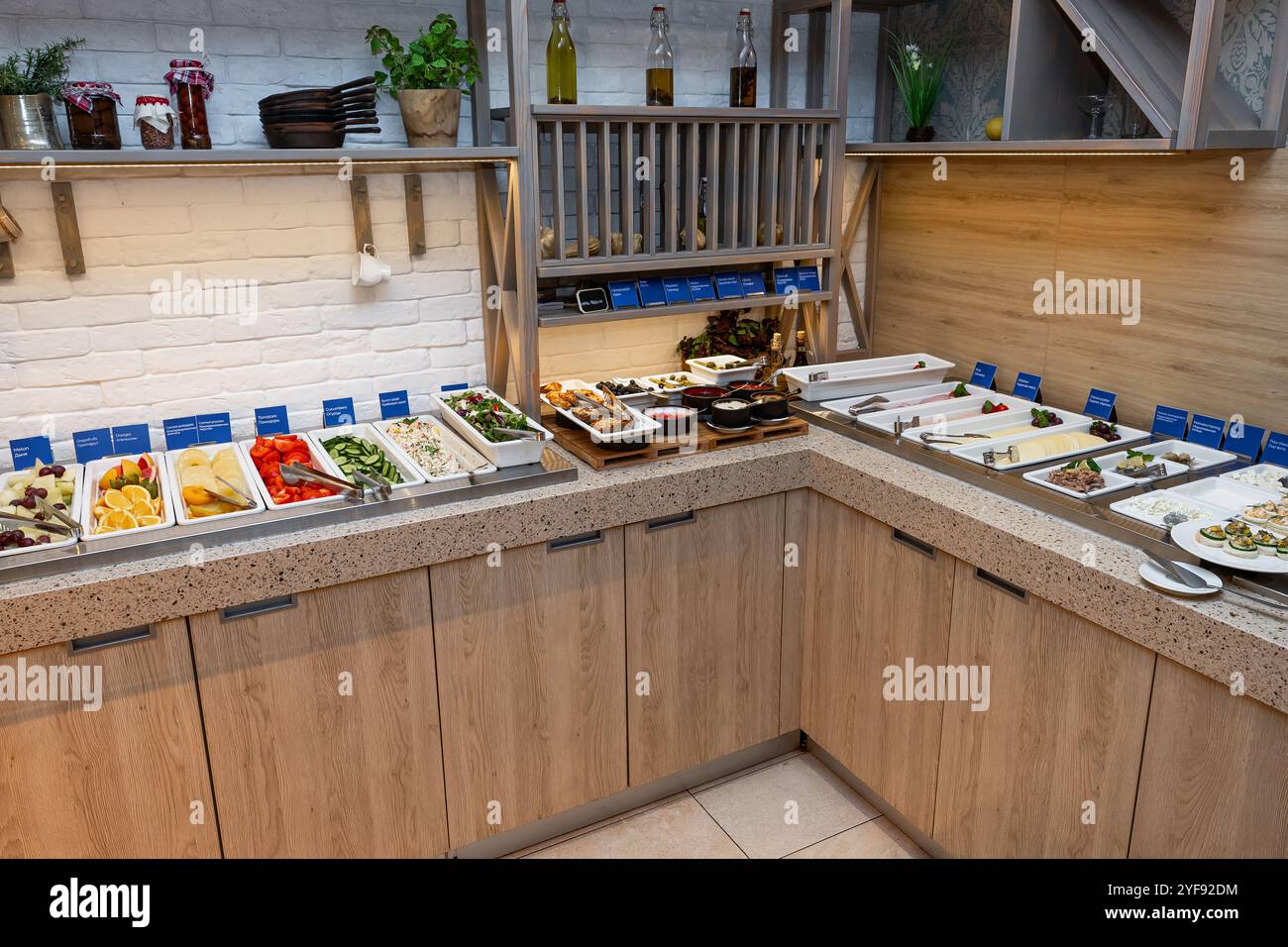 Ready made meal choose hi-res stock photography and images - Alamy