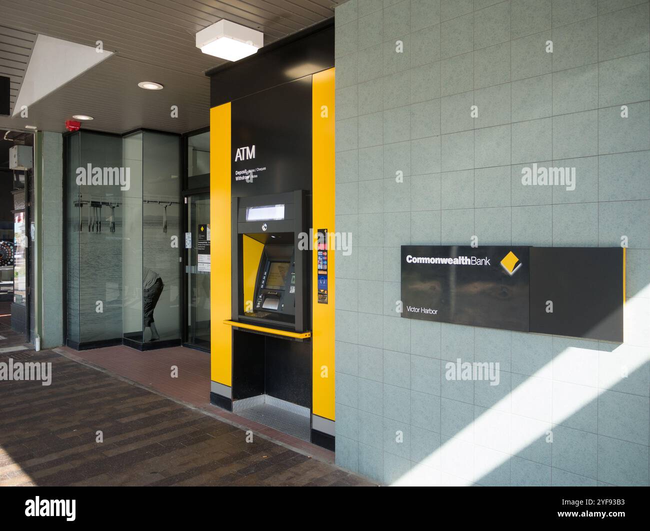 Exterior view of Commonwealth Bank branch in Victor Harbor on Ocean ...