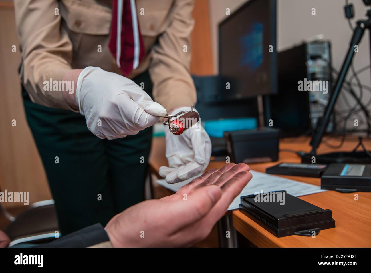 Forensic expert taking fingerprints hi-res stock photography and images ...