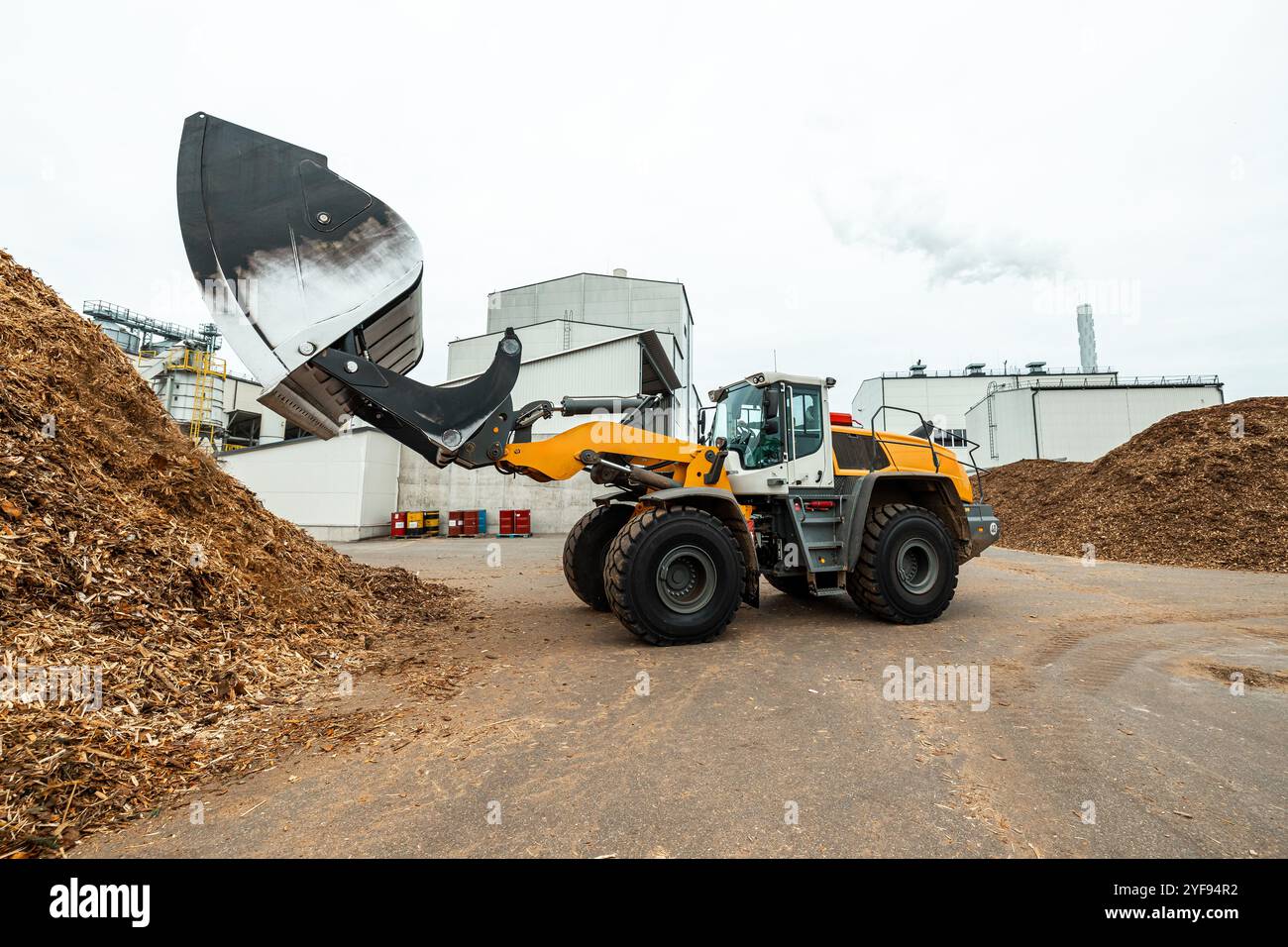 Biomass handling hi-res stock photography and images - Alamy