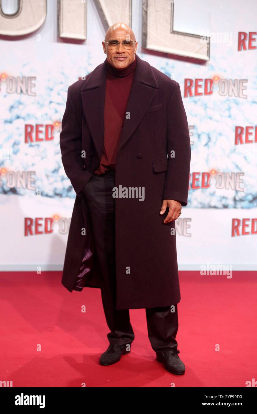 Dwayne johnson star trek hi-res stock photography and images - Alamy
