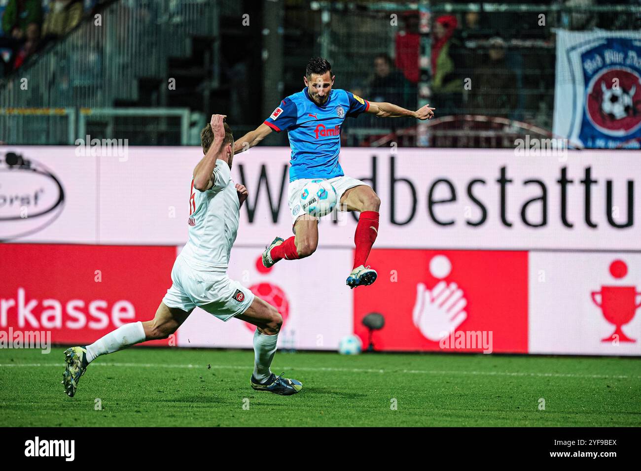 Patrick Mainka (1. FC Heidenheim, #06), Steven Skrzybski (Holstein Kiel ...