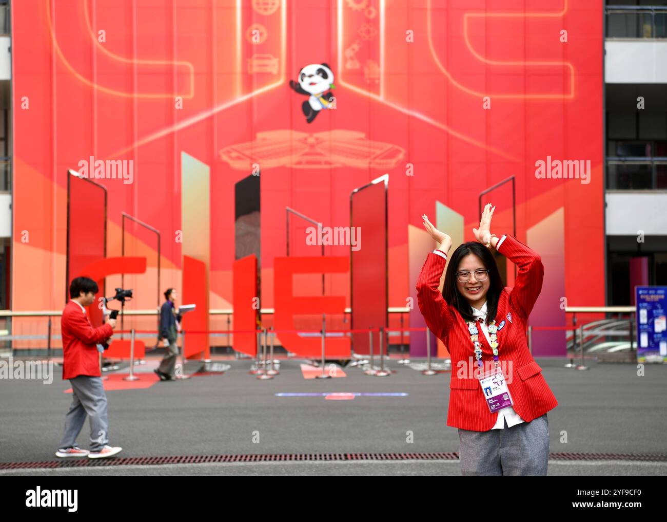 Shanghai, China's Shanghai. 4th Nov, 2024. A volunteer poses for photos at the National ...