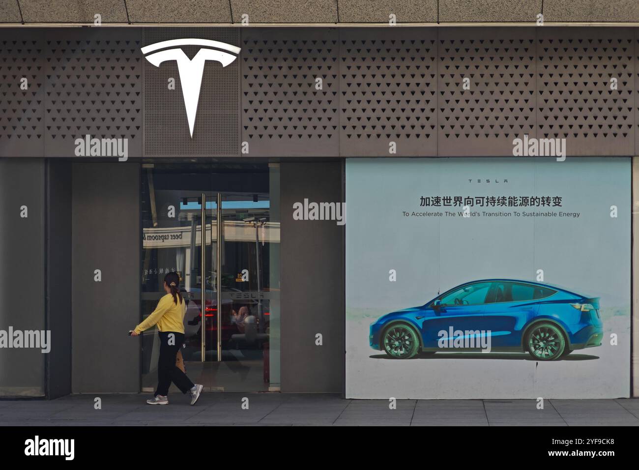 Tesla store in shanghai hi-res stock photography and images - Alamy