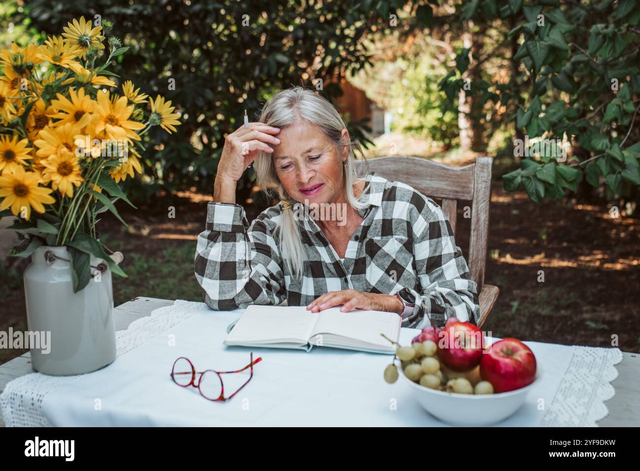 Daily journaling hi-res stock photography and images - Alamy