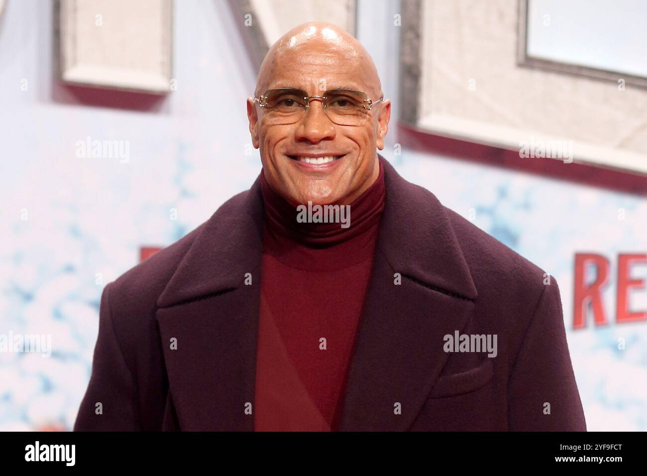 Dwayne Johnson bei der Premiere des Kinofilms 'Red One' im UCI Luxe ...