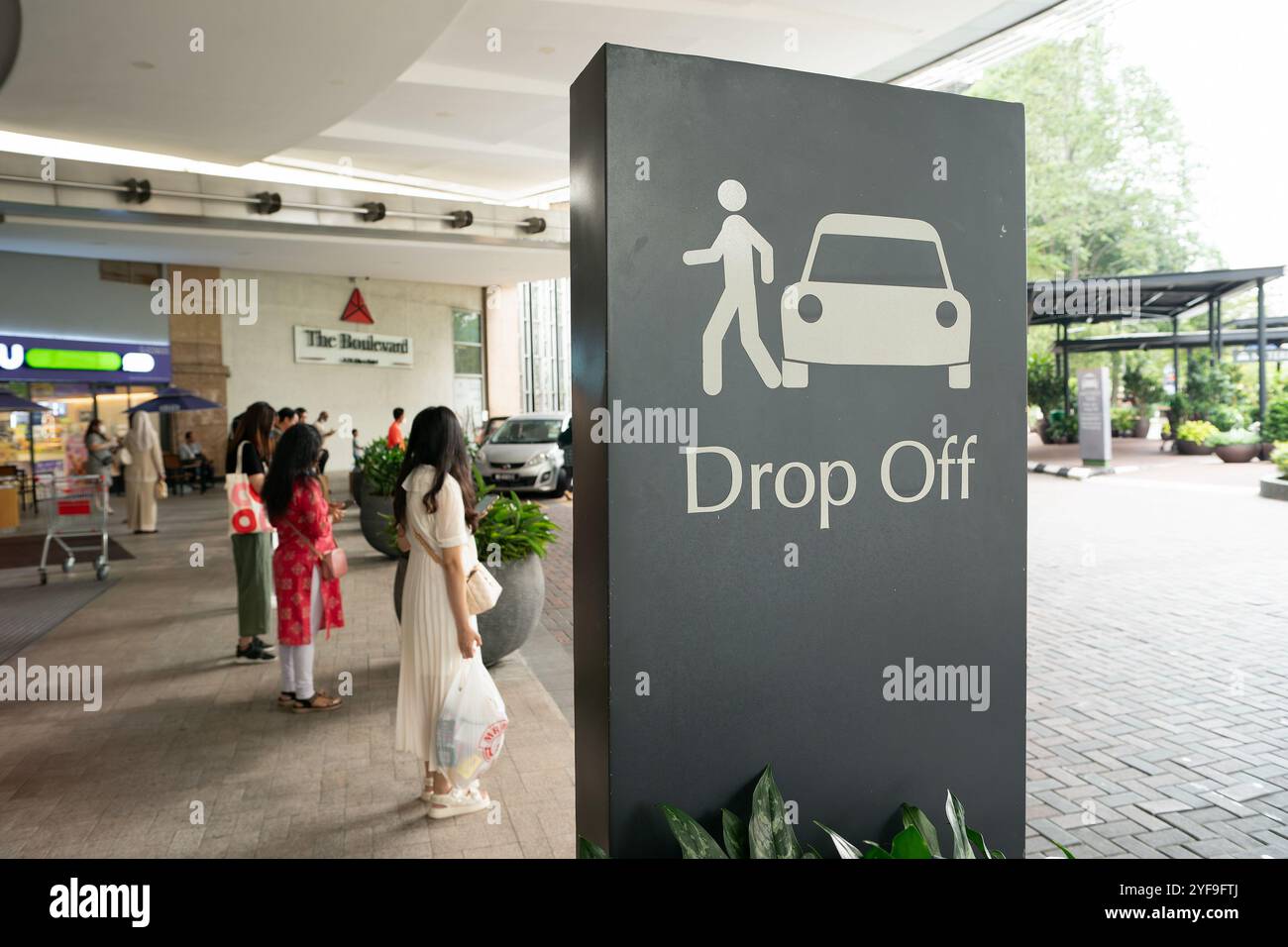 KUALA LUMPUR, MALAYSIA - MARCH 11, 2023: drop off point at Mid Valley ...