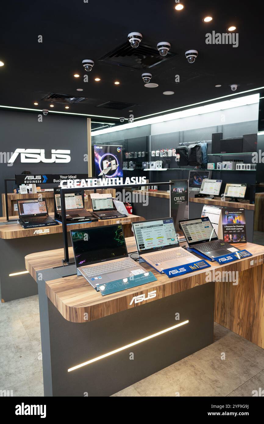 KUALA LUMPUR, MALAYSIA - MARCH 11, 2023: laptops on display at Asus store in Kuala Lumpur Stock ...