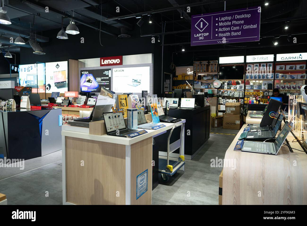 Low yat plaza hi-res stock photography and images - Alamy