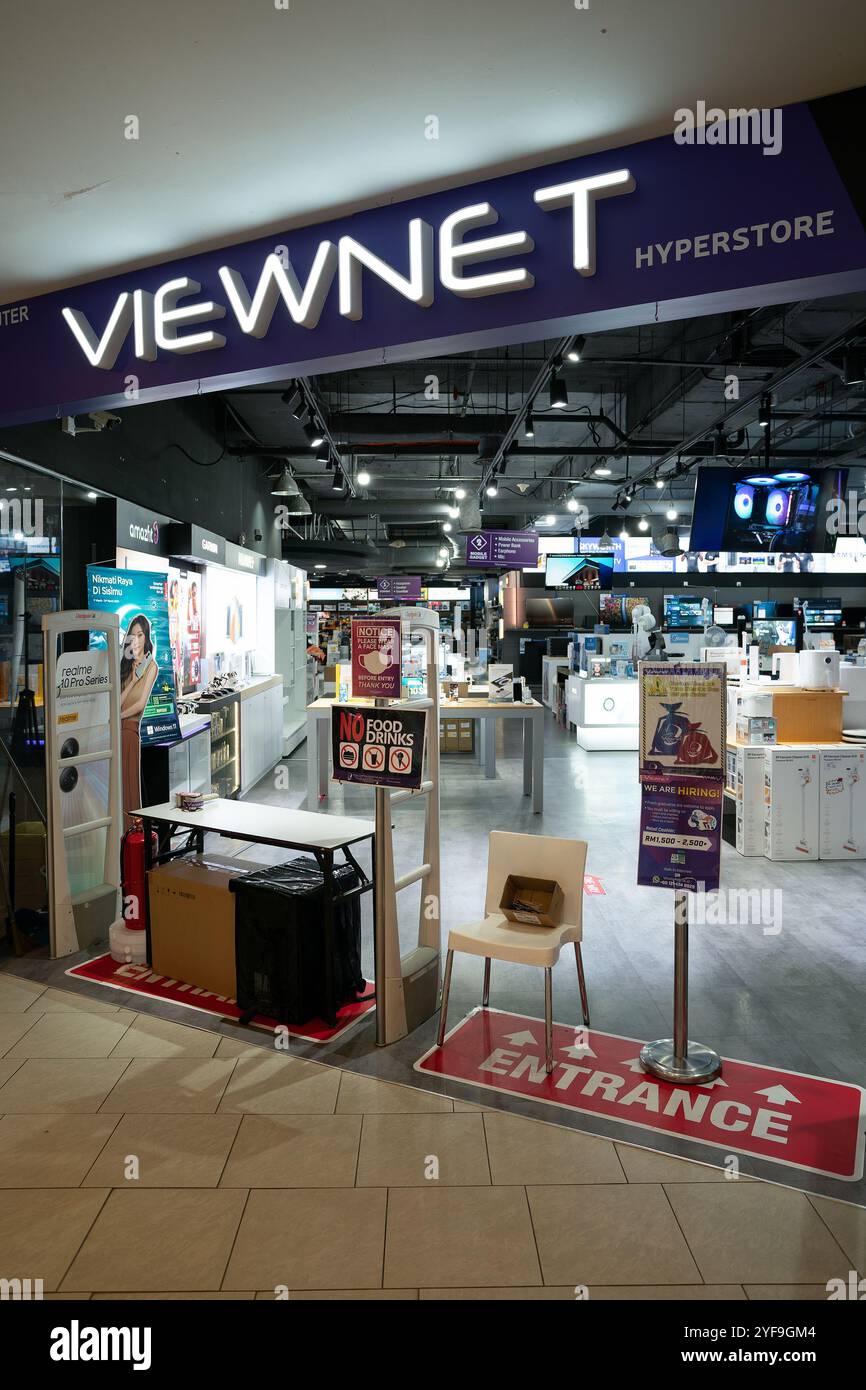 KUALA LUMPUR, MALAYSIA - MARCH 12, 2023: Viewnet store at Plaza Low Yat ...