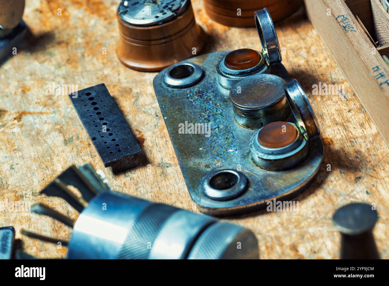 Specialized handling tool hi-res stock photography and images - Alamy