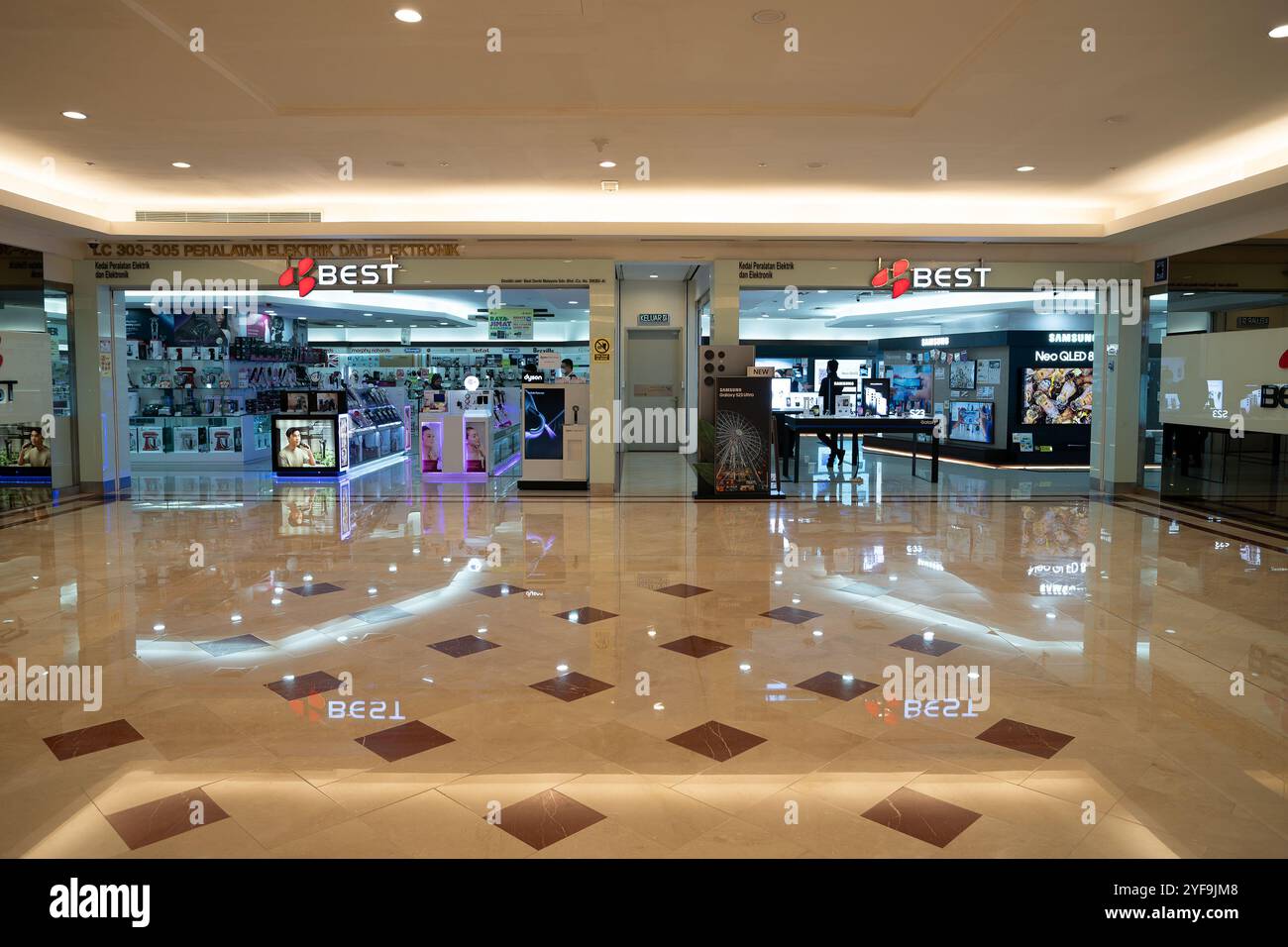KUALA LUMPUR, MALAYSIA - MARCH 15, 2023: entrance to Best Denki store ...