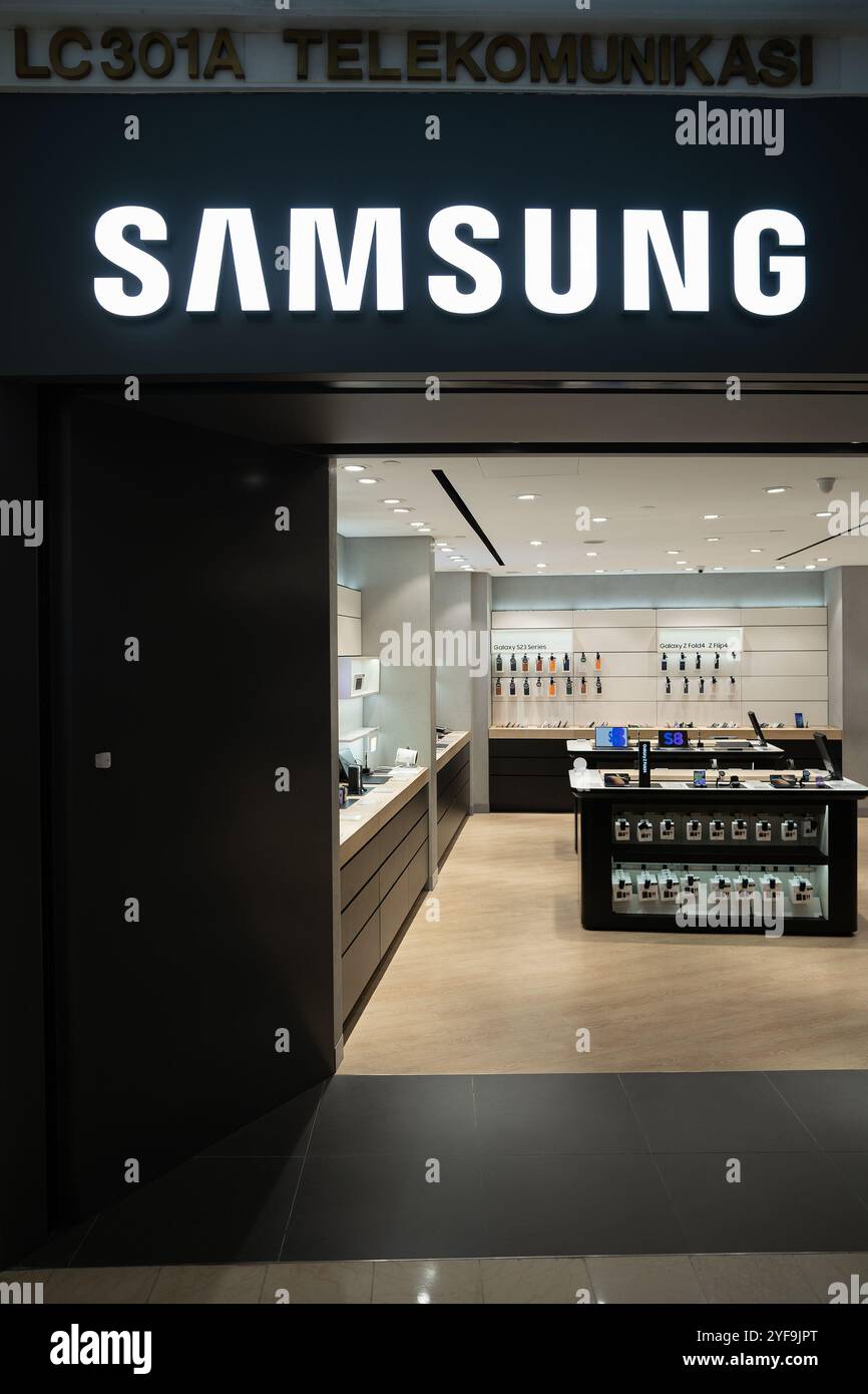 KUALA LUMPUR, MALAYSIA - MARCH 15, 2023: Samsung Experience Store in ...