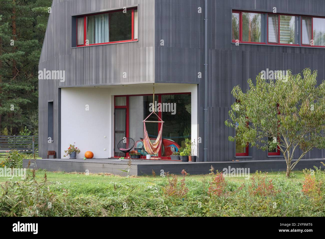 Old terrace house front on hi-res stock photography and images - Alamy