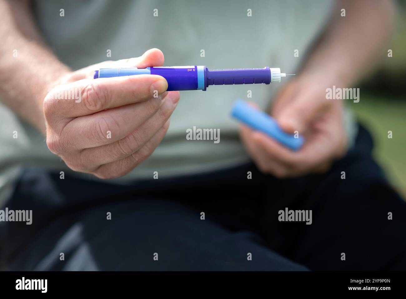 Hand and insulin hi-res stock photography and images - Alamy