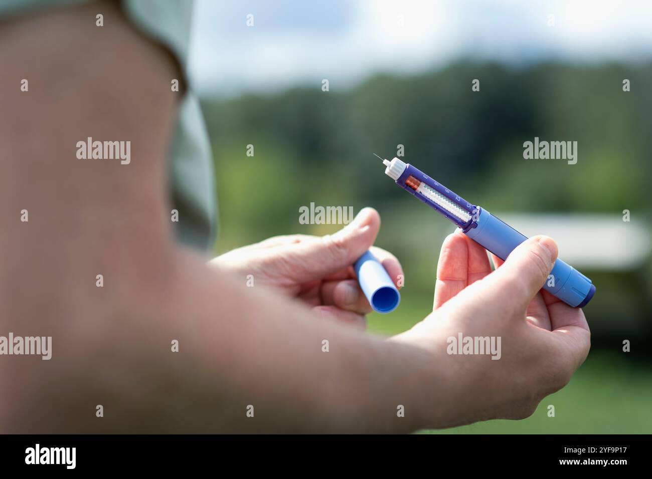 Hand and insulin hi-res stock photography and images - Alamy
