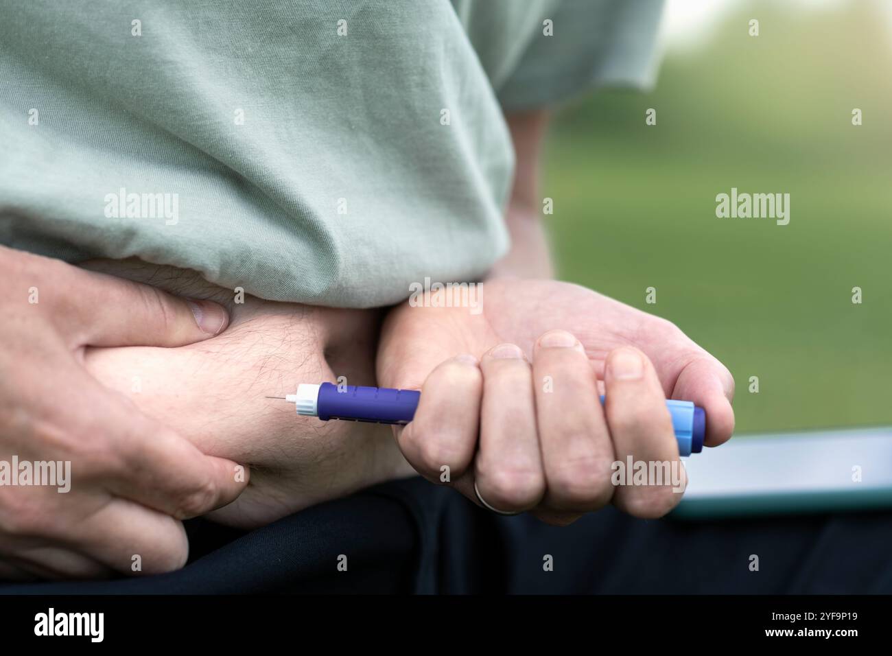 Injection insulin man hi-res stock photography and images - Alamy