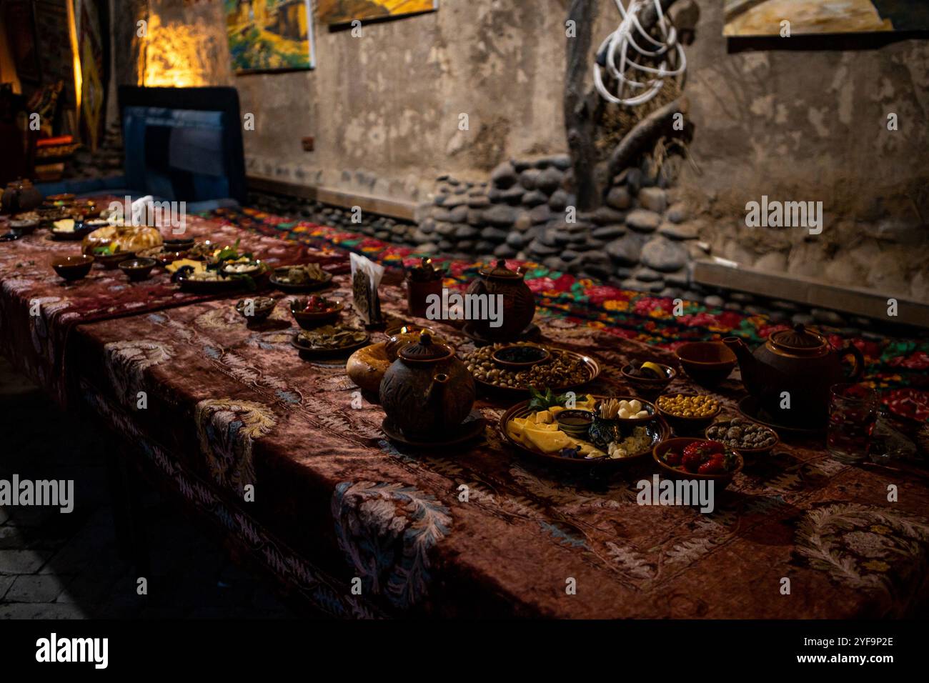 Traditional Uzbek food on the table Stock Photo - Alamy