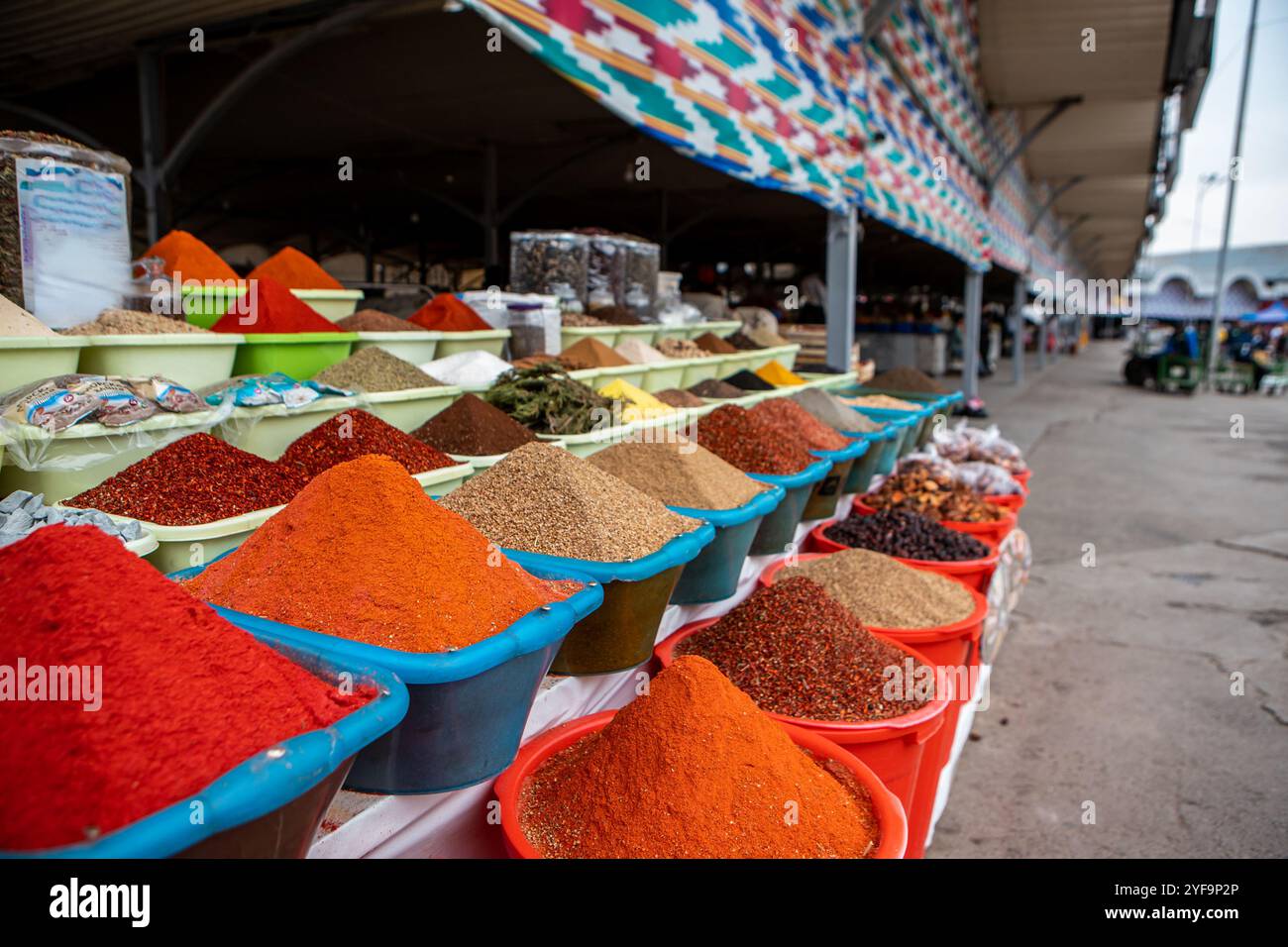 Traditional Chorsu bazaar with spices in Tashkent, Uzbekistan Stock ...