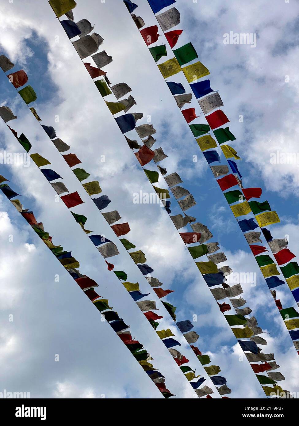 Buddhist meditation prayer prayers hi-res stock photography and images ...