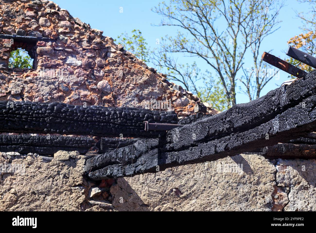 a burnt building with remaining stone walls Stock Photo - Alamy