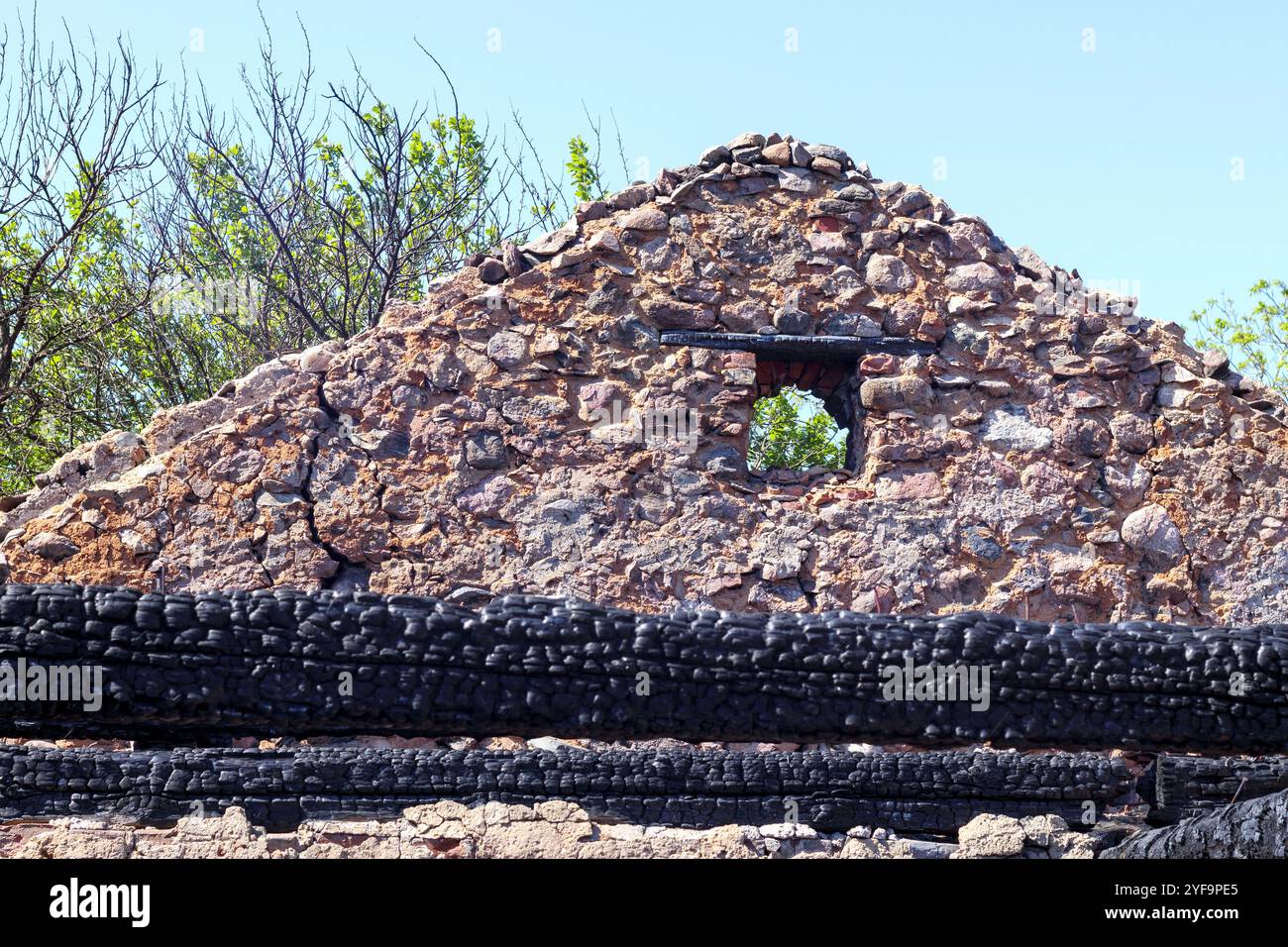 a burnt building with remaining stone walls Stock Photo - Alamy