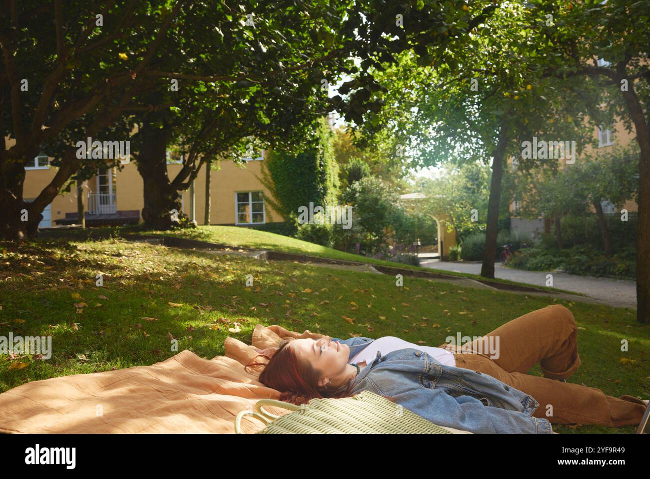 Solar rest hi-res stock photography and images - Alamy