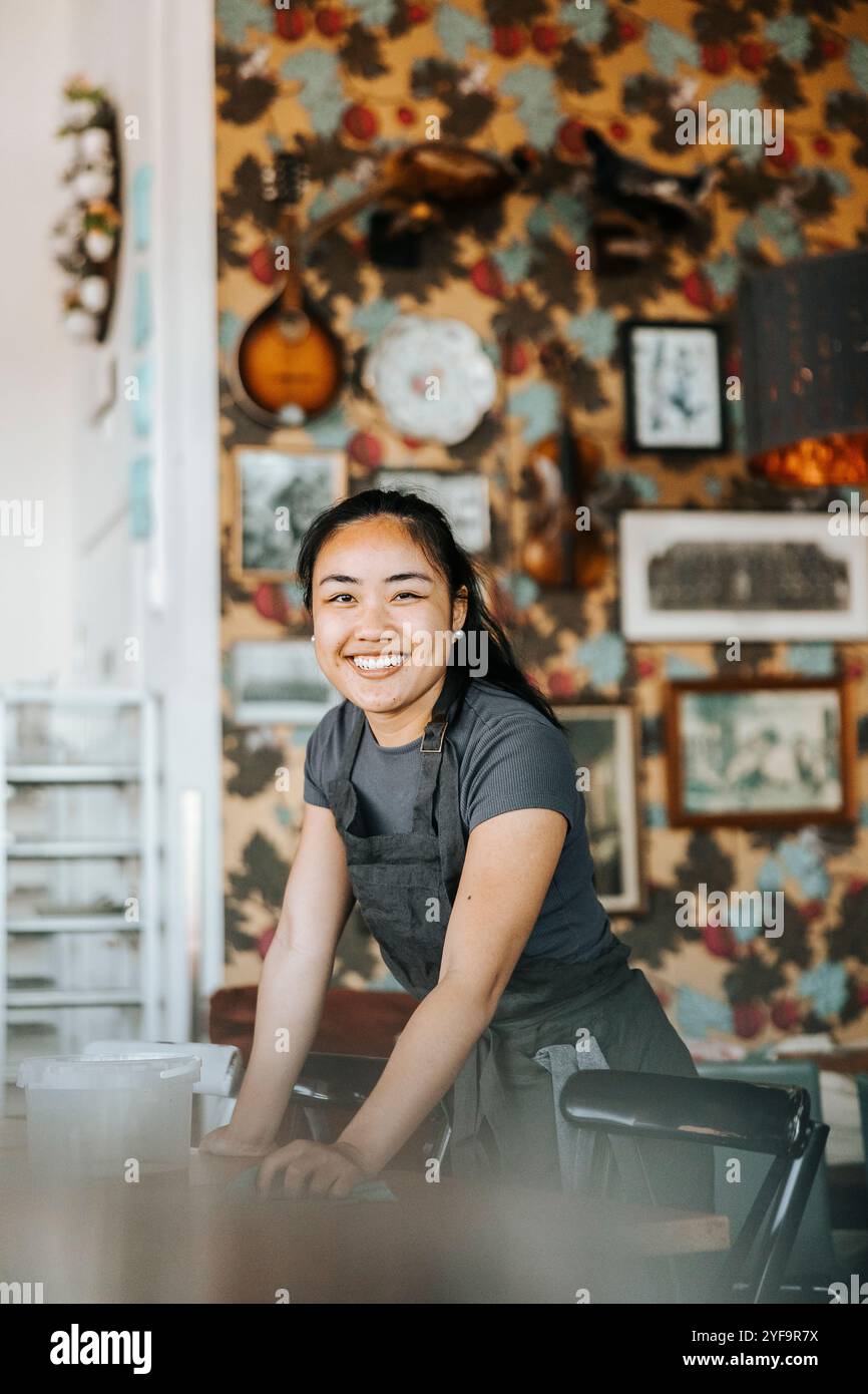 Portrait of smiling waitress working in cafe Stock Photo - Alamy