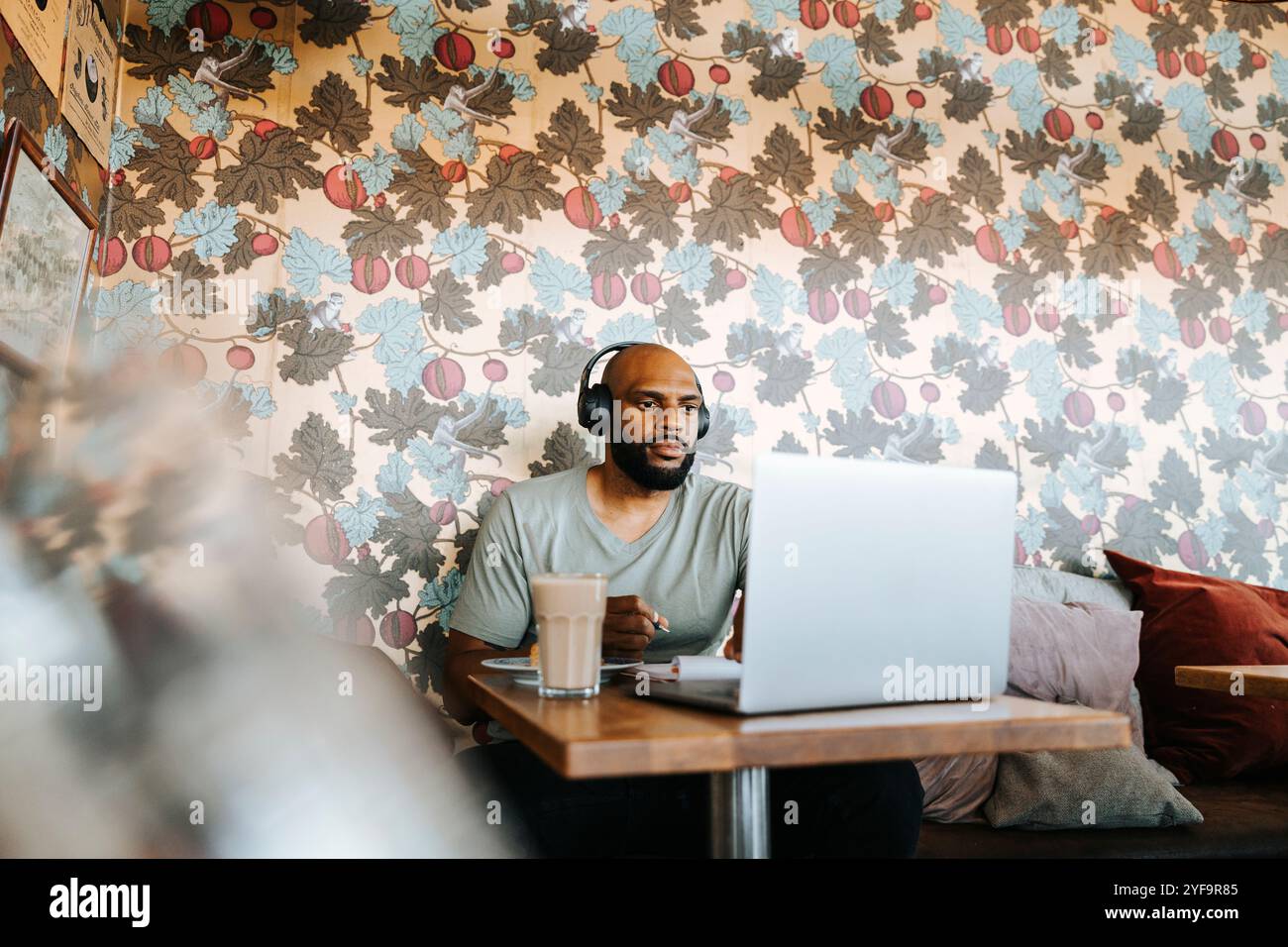 People wear headphones using hi-res stock photography and images - Alamy