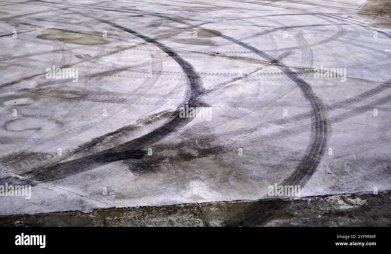 Road, vehicle and transport wheel marks, braking Stock Photo - Alamy
