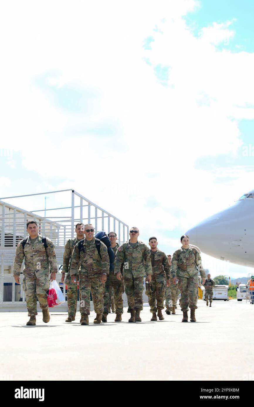 U.S. Soldiers assigned to the 755th Military Police Company of the 92nd ...